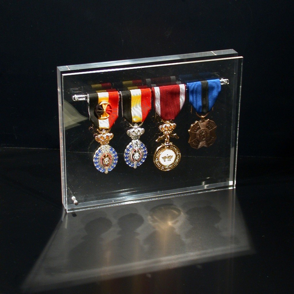 Plexi staander voor 2 tot 4 eretekens